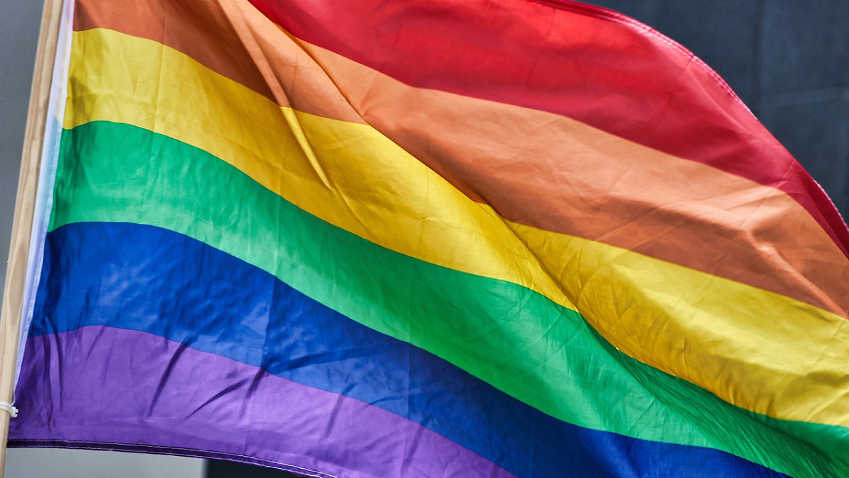 Barneombudet ber skoler heise pride-flagg | Frihetskamp